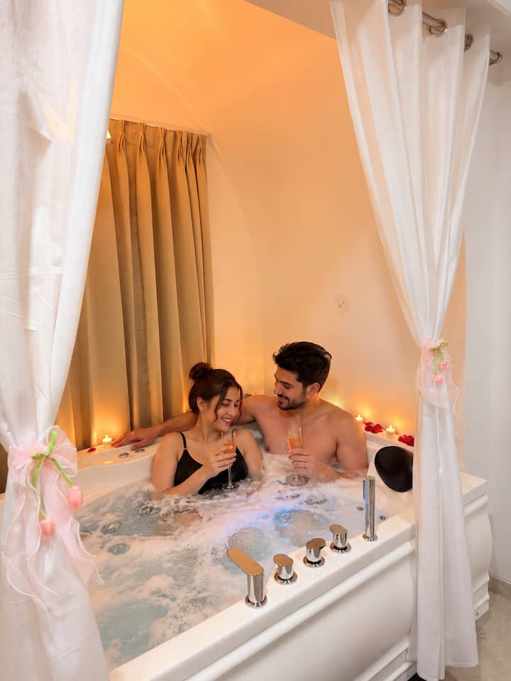 Cayetana Luxury 3bhk Jacuzzi Villa|viman Nagar - Pune
