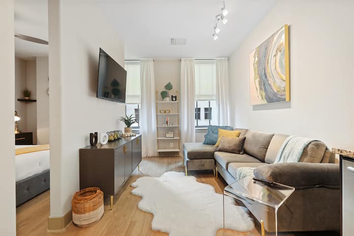 Modern Furnished Stay Inner Harbor - Baltimore, MD