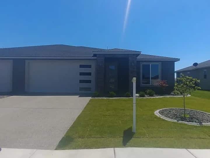 Spacious Primary Suite & Covered Patio - Richland, WA