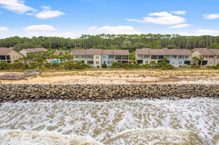 Ocean's Edge - Beachfront Cottage W/ Pool - Brunswick, GA