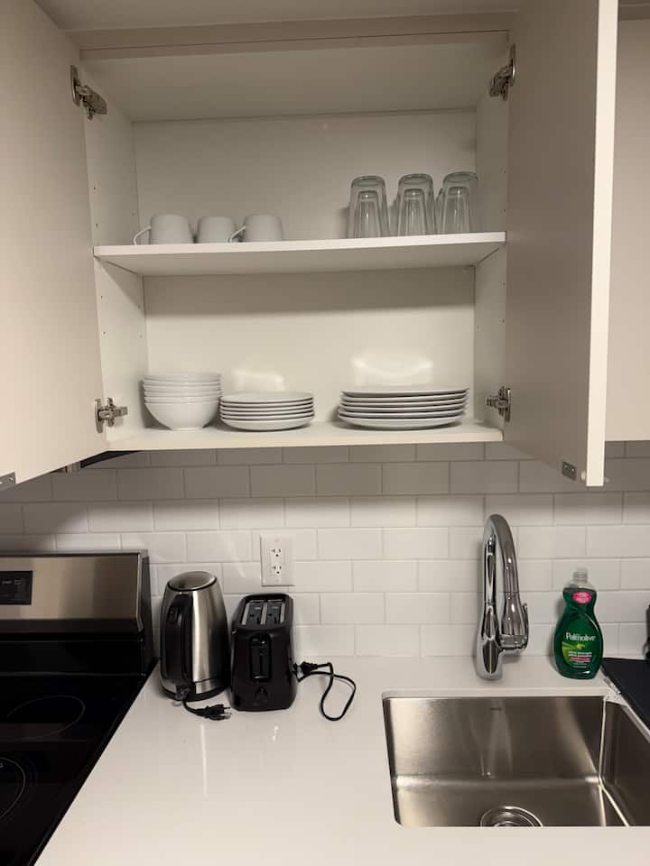 Cosy Legal Basement Suite Close To Downtown - Edmonton, Canada