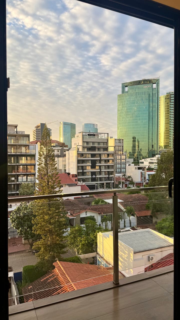 Cálido Y Moderno Apartamento En Zona Exclusiva - Bolivie