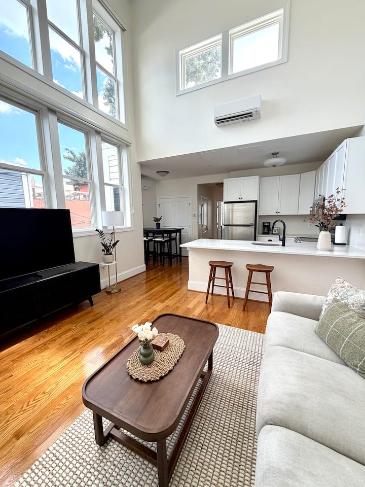 Lofty Sunlit 1-br Old Town Retreat - Alexandria, VA