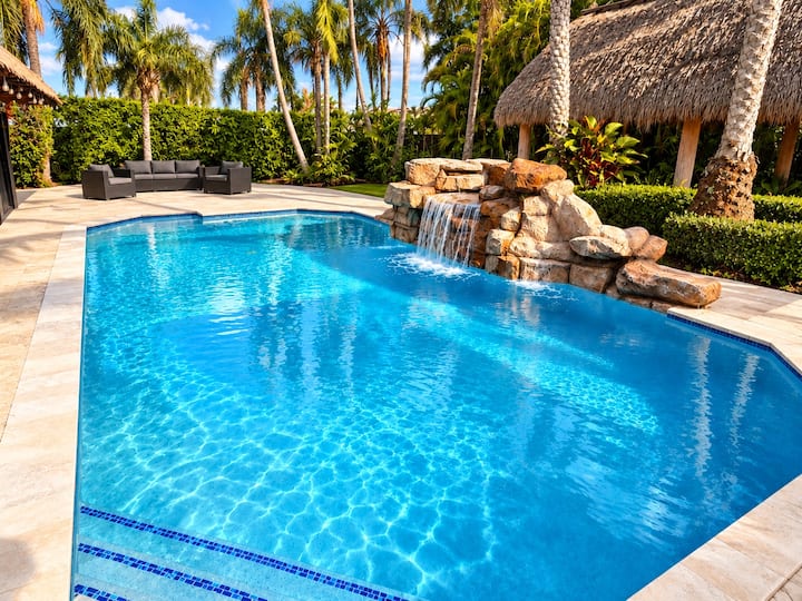 Palms & Paradise | Heated Pool & Outdoor Gym - The Bahamas