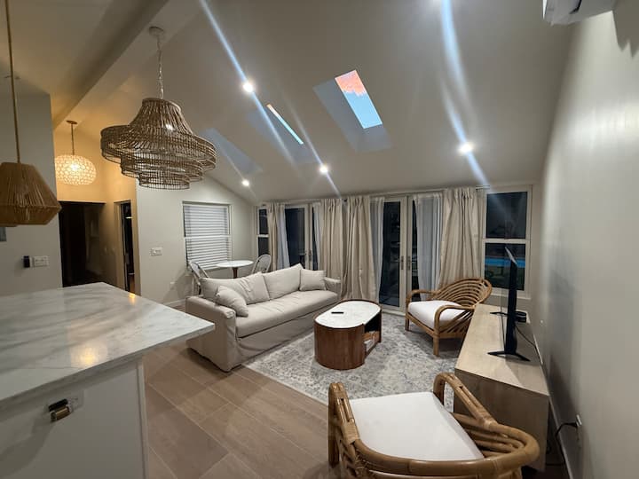 Brand New One Bed Apartment - 柏本克
