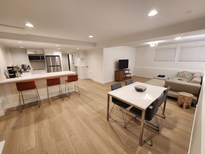 Bright Modern Redmond 2br W/ Full Kitchen & Ev - Redmond, WA