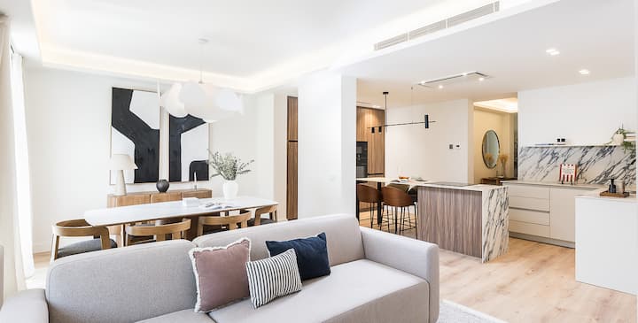 Homeclub | Stylish 3-bed With Office In Goya - 마드리드