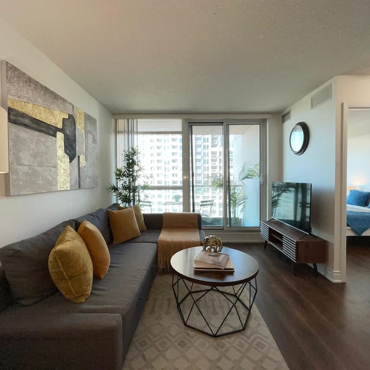 Stylish Stay Near Waterfront + 1 Free Parking -