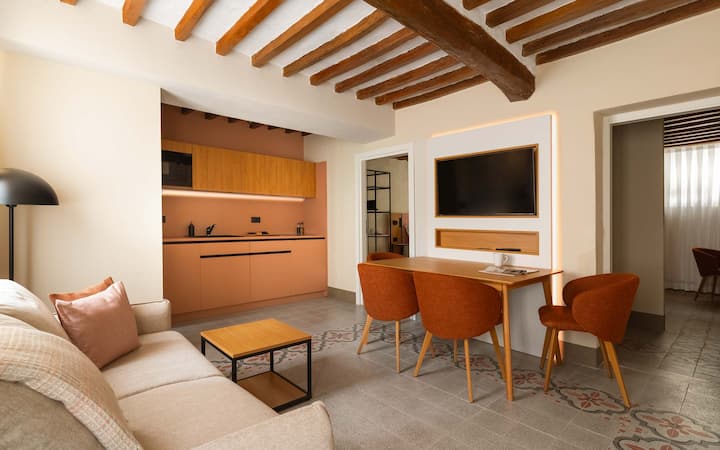 Limehome Arezzo Duomo | 2-br Apartment + Sofa Bed - Arezzo