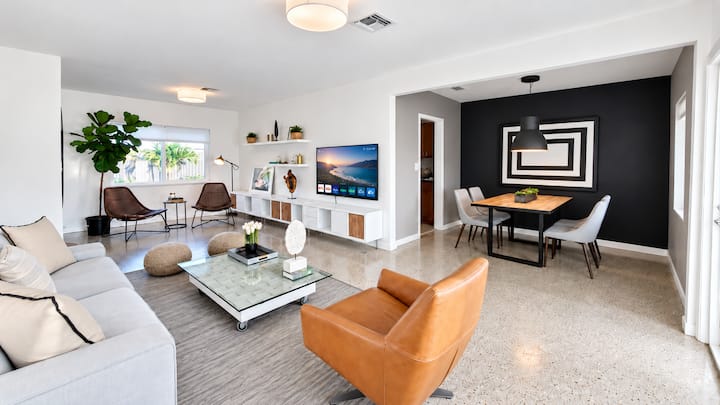 Cozy & Stylish Home In North Miami Beach - North Miami Beach, FL
