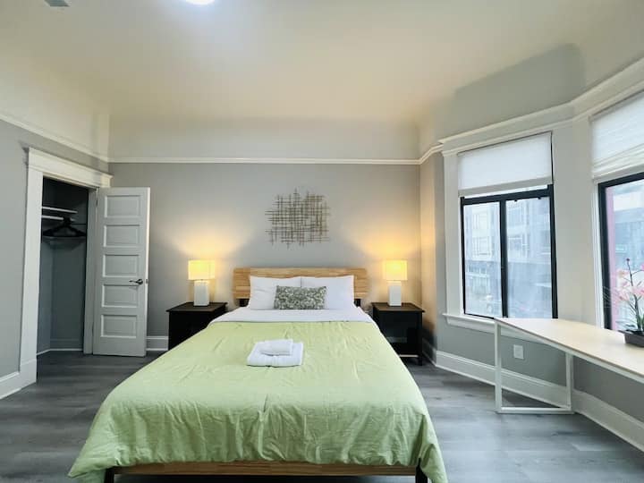 Comfortable Sunny Bedroom In Mission District - San Francisco, CA