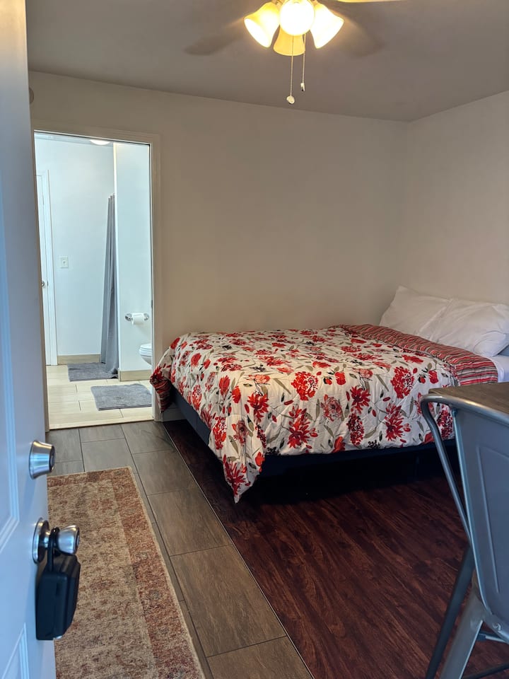 Auburn Hills Area Effiency Apartment - Auburn Hills, MI