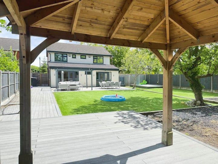 Stunning Scarisbrick Countryside Stays - Sleeps 9 - Ormskirk