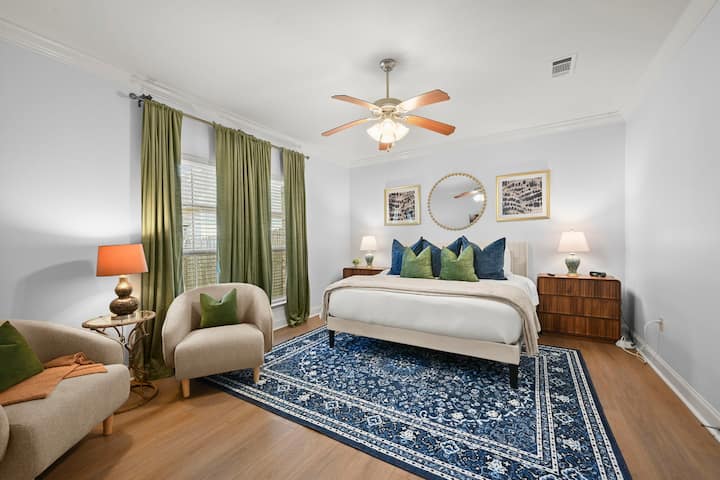 Modern Lsu Retreat | 3 Kings Pool Gated Community - Baton Rouge, LA