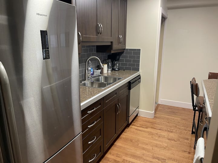 Bankview 1 Bedroom Condo | In-suite Laundry | Ac - Calgary