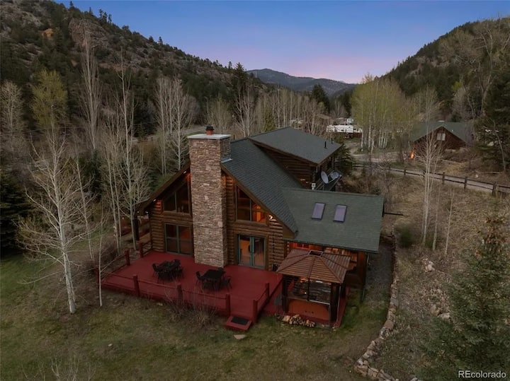 Creekside Log Home, Ski, Bike And Hike Destination - Idaho Springs, CO