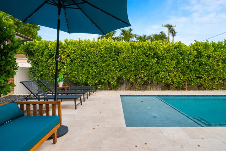 3br Northwood Escape | Pool, Sauna Room, Tiki Hut - West Palm Beach, FL