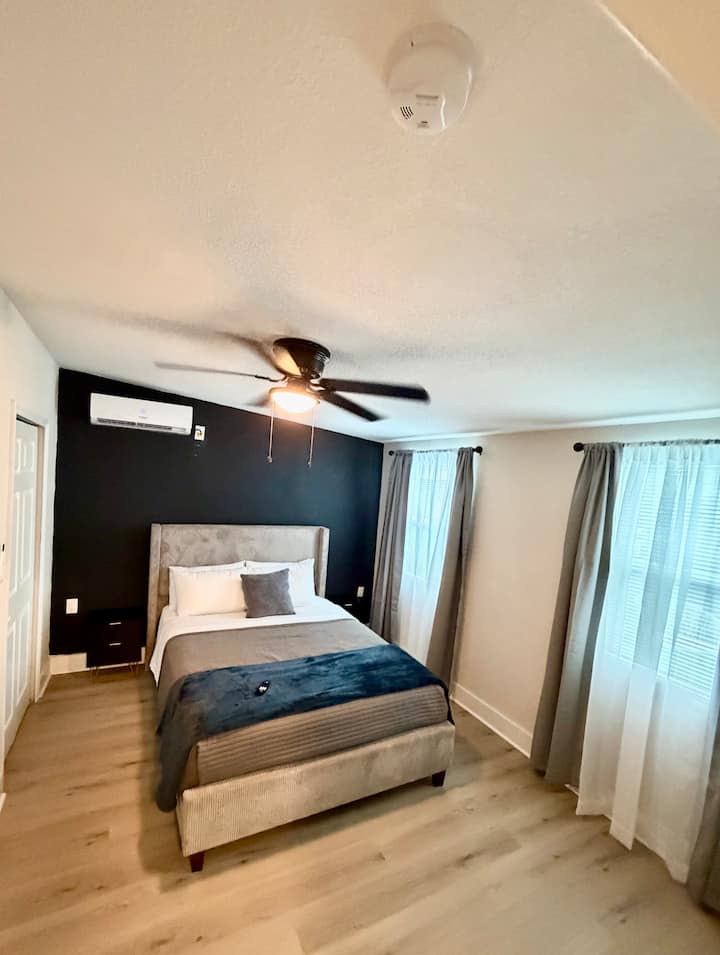 Cozy Private Suite | Kitchen, Patio & Free Parking - Tampa