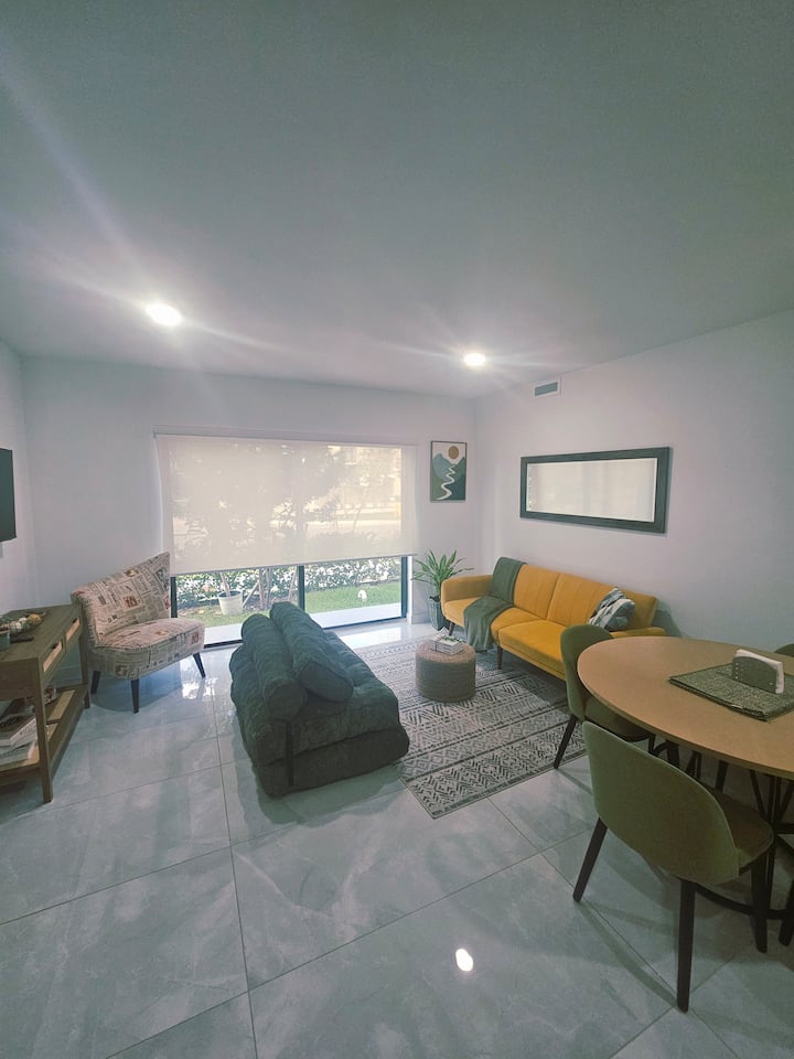 Modern & Sleek - Homestead