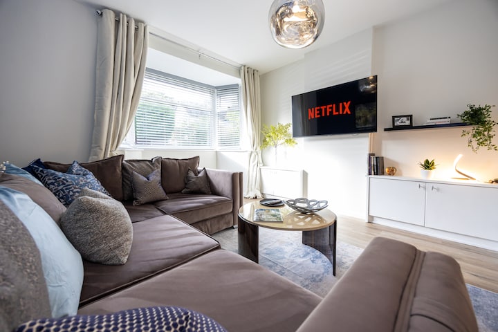 Renovated 3 Bedroom Property Heaton Moor. Parking - Stockport