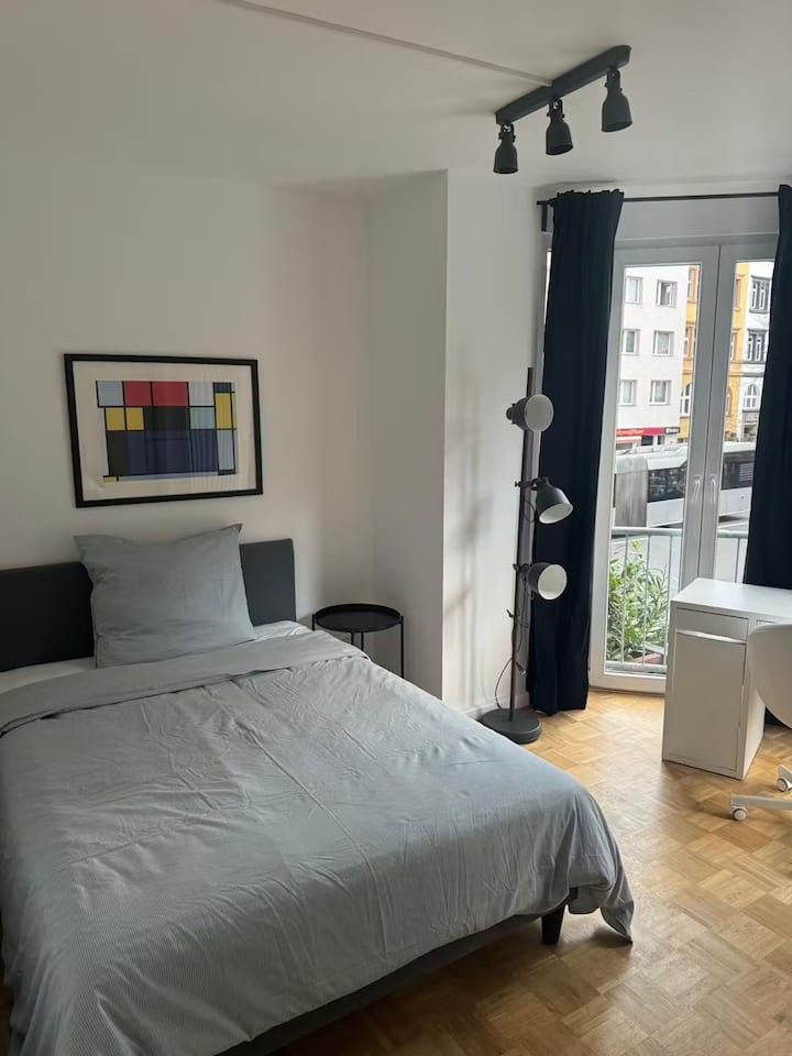 Charming 4br Apartment In Düsseldorf - Düsseldorf