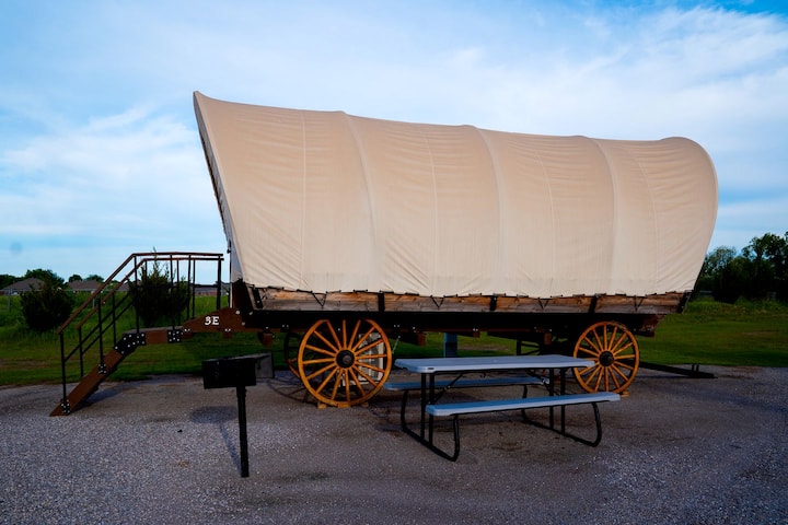 Charming Conestoga Wagon For Farm Glamping In Okla - Norman, OK