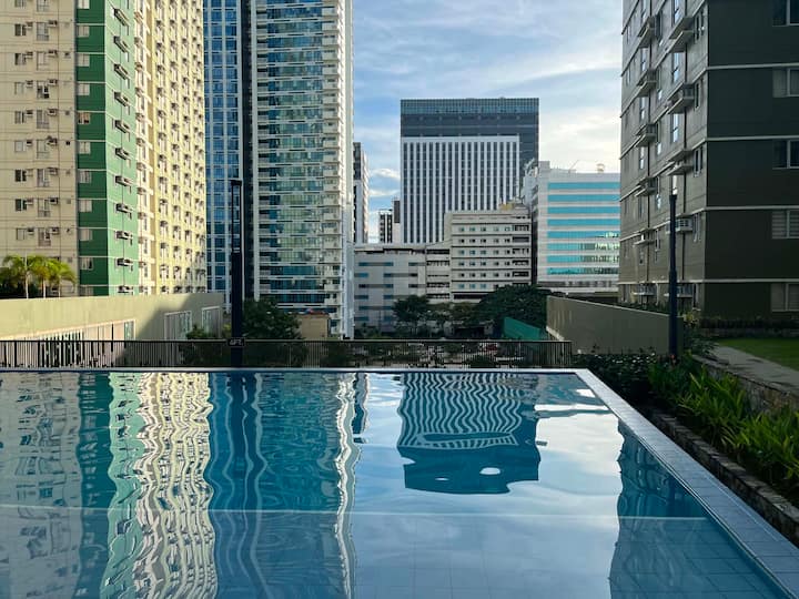 2 Side-by-side Studio Units | Up To 8 Pax |It Park - Cebu City