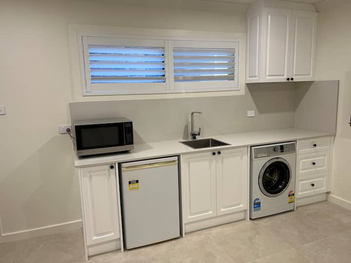 Modern & Spacious Studio
Perfect For A Short Stay - Castle Hill