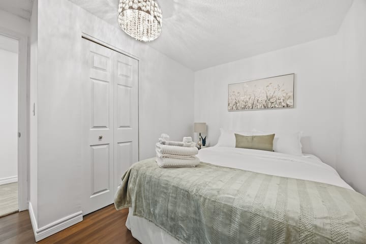 Addie's Abode! -Private Basement Apartment For 2! - Sarnia