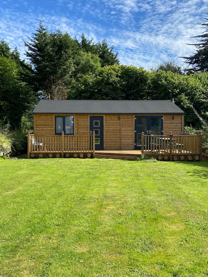 Self-contained 2 Bedroom Cabin - St Austell
