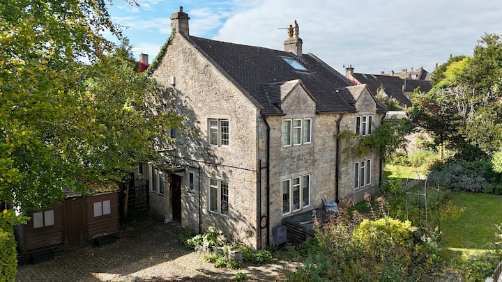 3-bed Cotswold Stone Home | Central Stow | Parking - Kingham