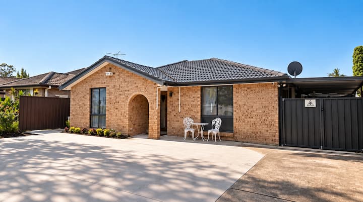 Spacious 3br Family Home | Stylish | Free Parking - Blacktown