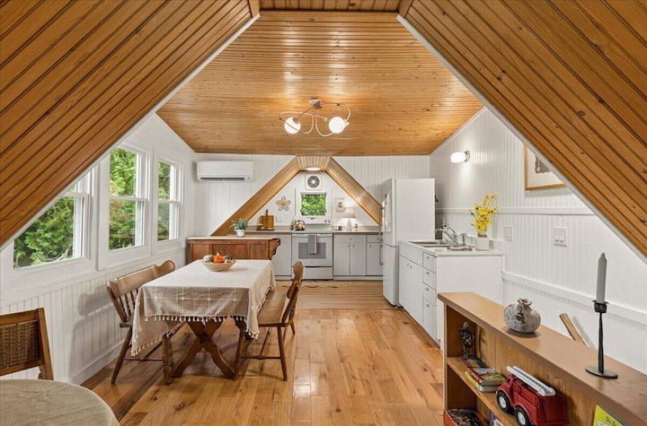 Cozy Cottage Surrounded By Acadia National Park - Bar Harbor, ME