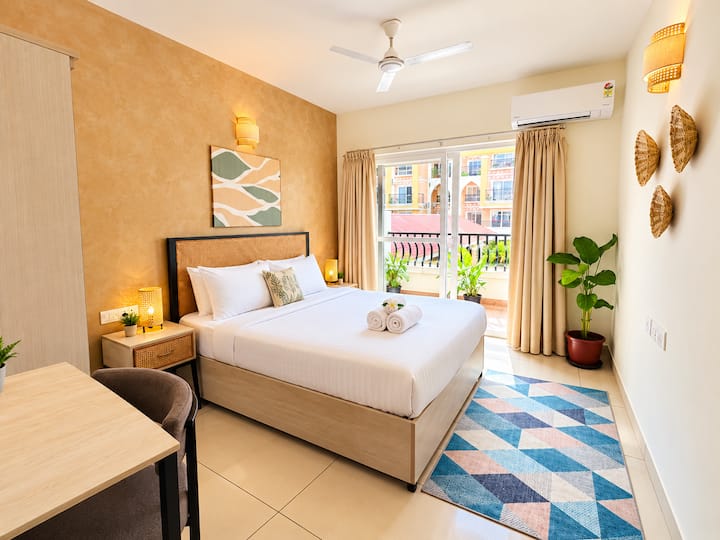 Casa Lagoa. Sunlit Pool-view Oasis  1bhk  Siolim - India