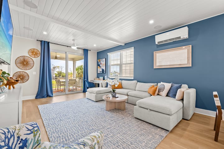 Cozy Neptune Hideout | Game Room | Pool | Parking - Bradenton Beach, FL