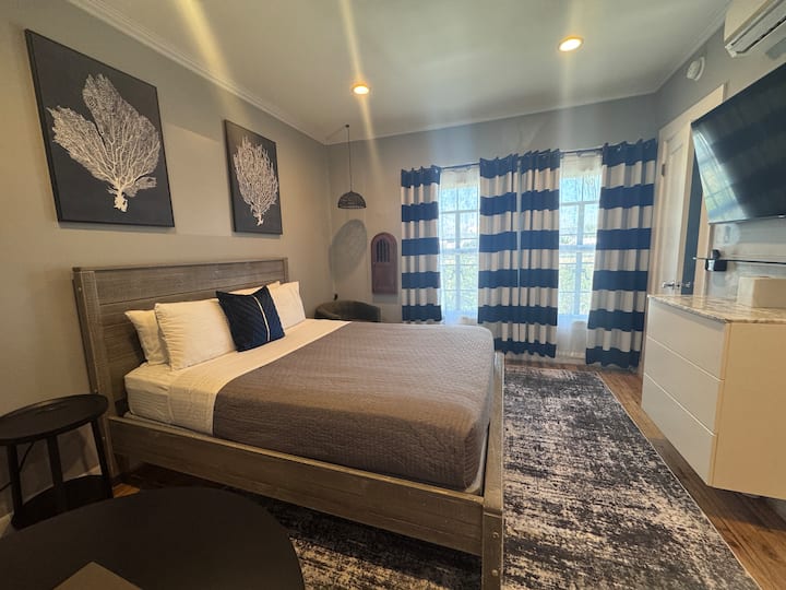 Cute & Coastal Studio - Carson
