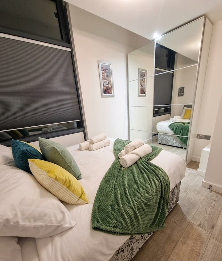 1 Bed Harlow Apartment | Free Parking | Wi-fi - London Stansted Airport (STN)