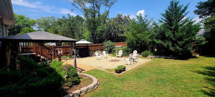 Pet-friendly Home With Office + Large Fenced Yard - Shields Lake, VA