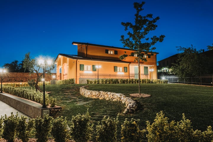 La Perla Gialla - Appartamenti In Villa - Fiorito- - Sarzana