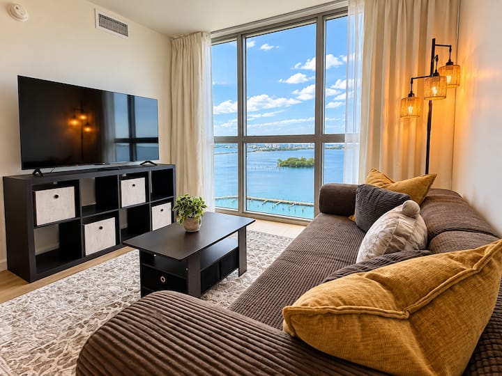Noir On First | The 20th Skyhigh- Hotel Amenities - Fort Myers, FL
