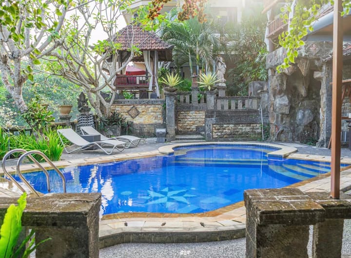 Private Riverside House With Swimming Pool - オーストラリア