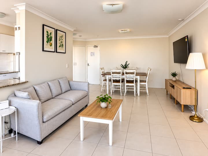 Ocean-view Stay In The Heart Of Surfers Paradise - Surfers Paradise