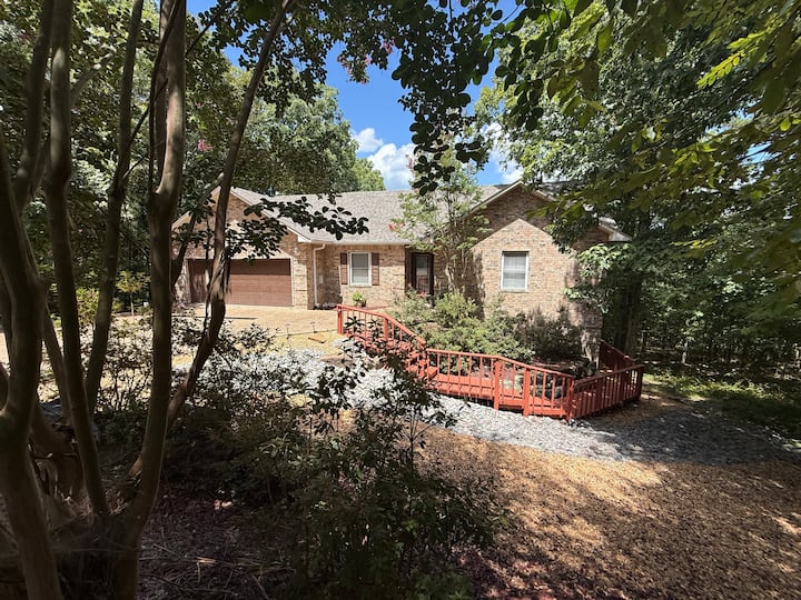 Lower Level Mountain Loft - Hot Springs Village, AR