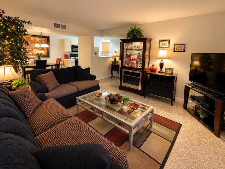 Cozy Las Vegas Getaway | 2br + Full Kitchen - Henderson, NV