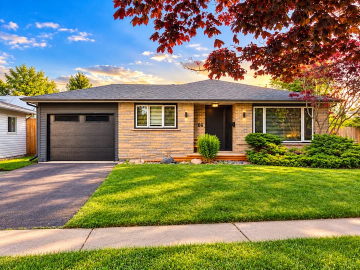 3br Home | Steps To Waterfront And Beach | Pets Ok - Ajax