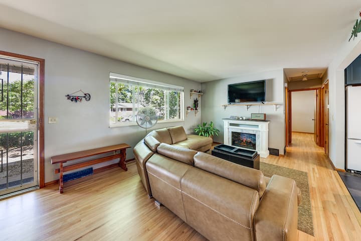 8 Mi To Red Rocks! Quiet Home W/ Patio & Yard - Lakewood, CO