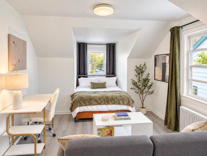 Modern Stay With Free Parking, Laundry & Backyard. - Jersey City, NJ
