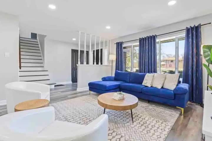 Family Fun Stylish 4 Ba | 2 Br Oasis - Schaumburg