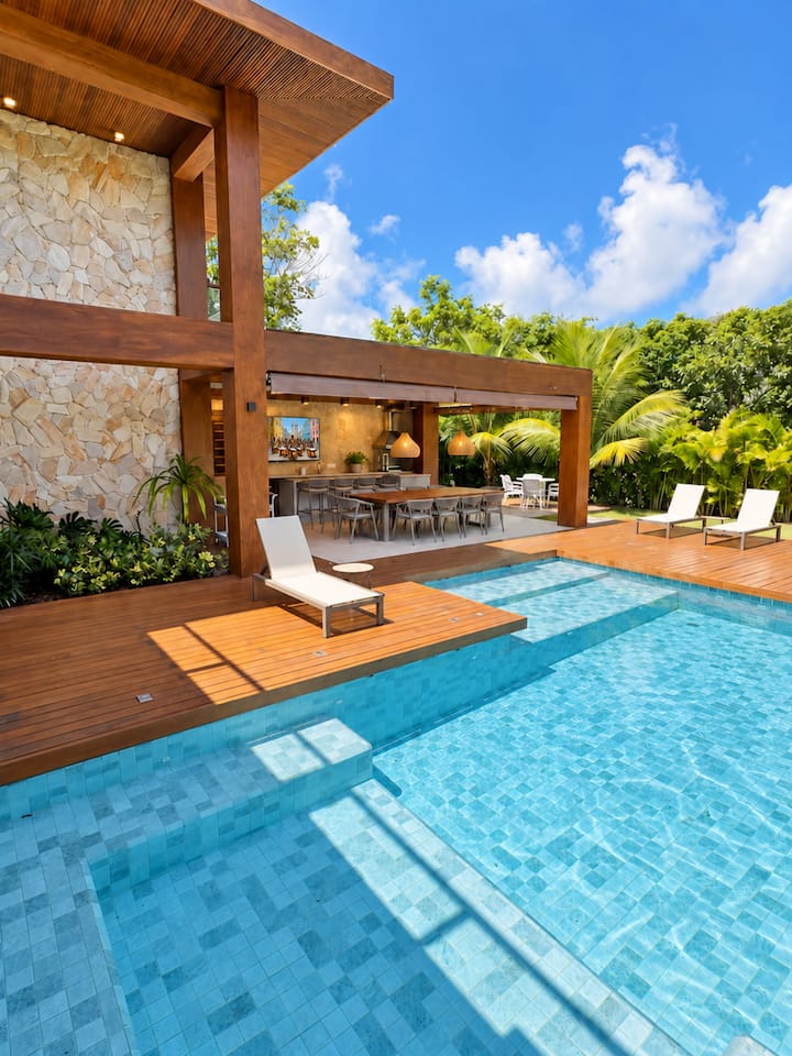 Casa Luxuosa Cercada De Verde | Praia Do Forte - Brazil