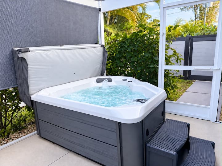2 Bedrooms/up To 5/ Jacuzzy - Bonita Beach, Bonita Springs